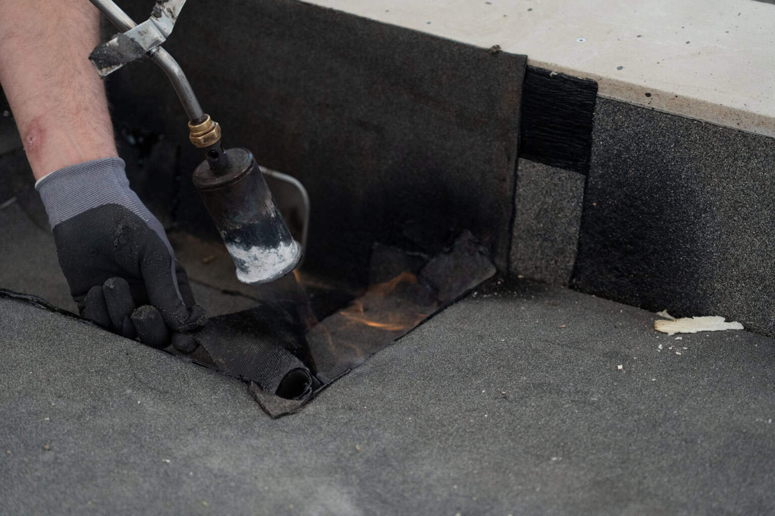 5 tegn: Kræver dit tagpap akut reparation? | Nim Tag